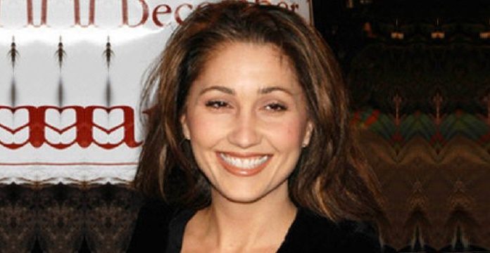 Stephanie Carney (Ronnie Mund’s Wife) Biography, Age, Wiki, Height ...